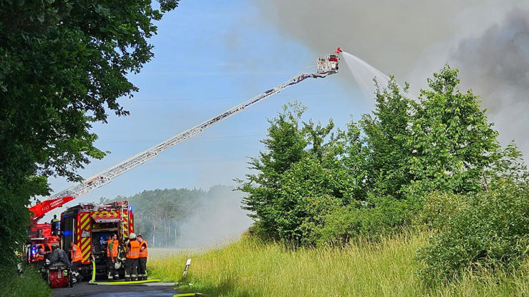 Hinweise auf Brandstiftung: Nach dem Großbrand im Raum Erlangen sucht ...