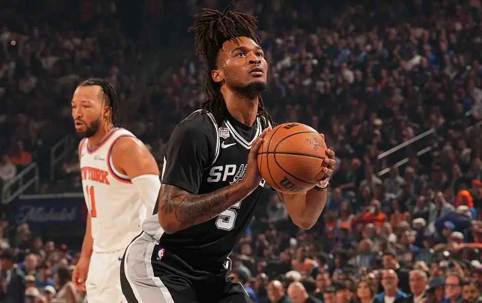 Castle’s late heroics keep Spurs alive in NBA Finals
