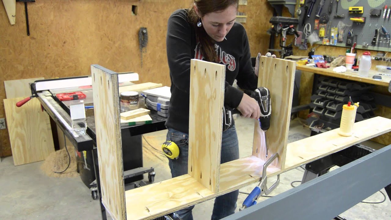 How to build a door-mounted shelving unit