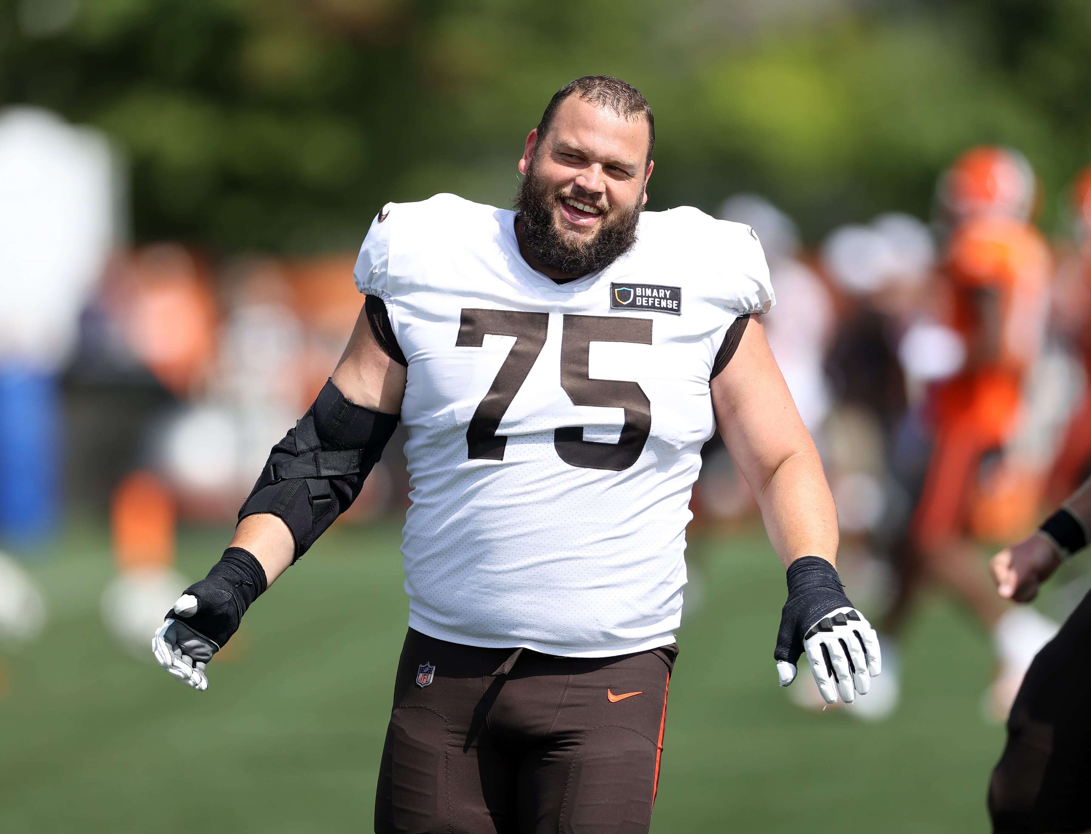 All-Pro LG Joel Bitonio announces his retirement after 12 seasons with ...