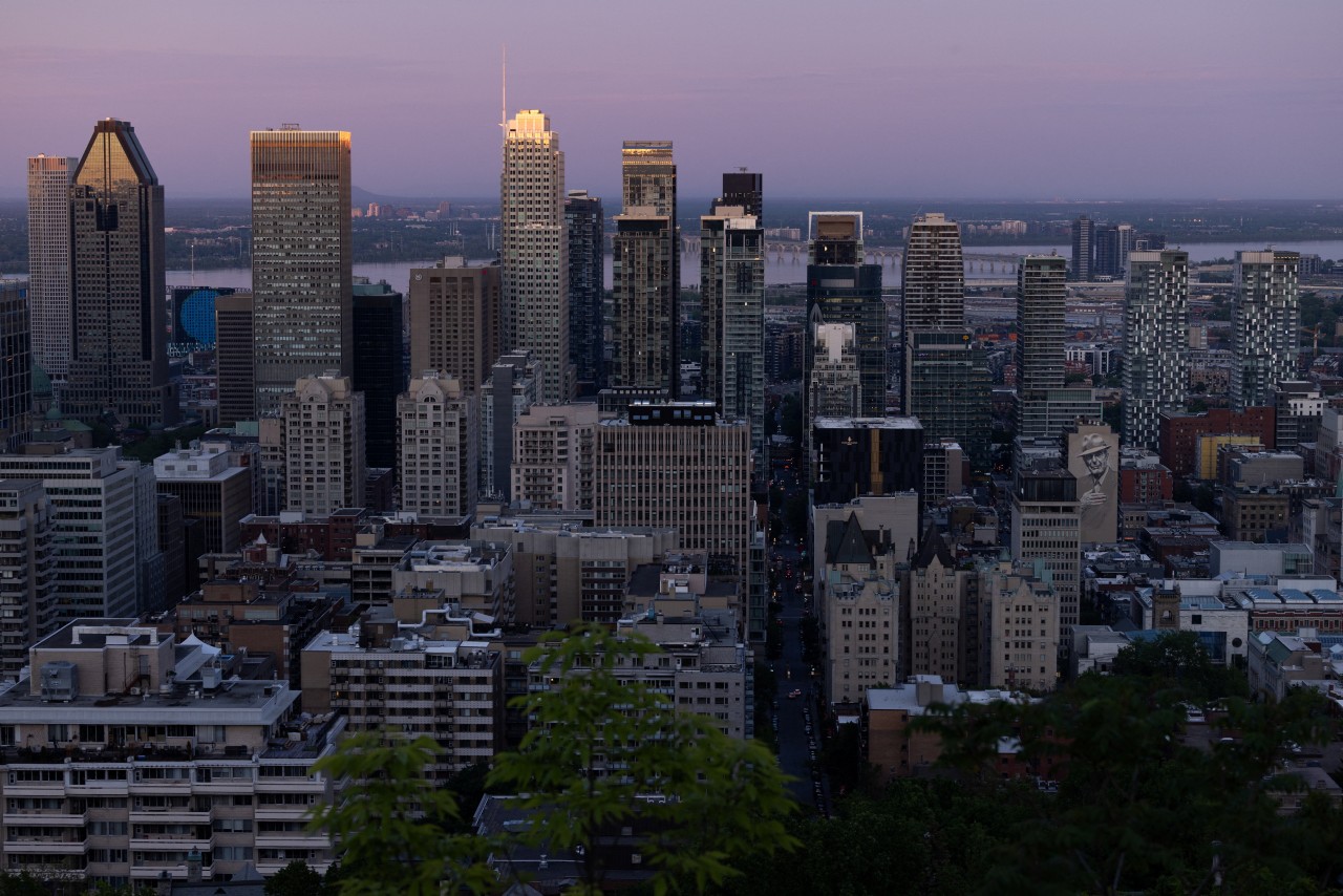 Bank of Canada to leave policy rate unchanged amid recession talk, WSJ ...