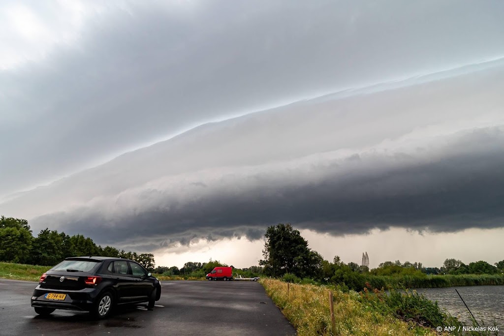 Code geel vanaf dinsdagmiddag om onweer en windstoten