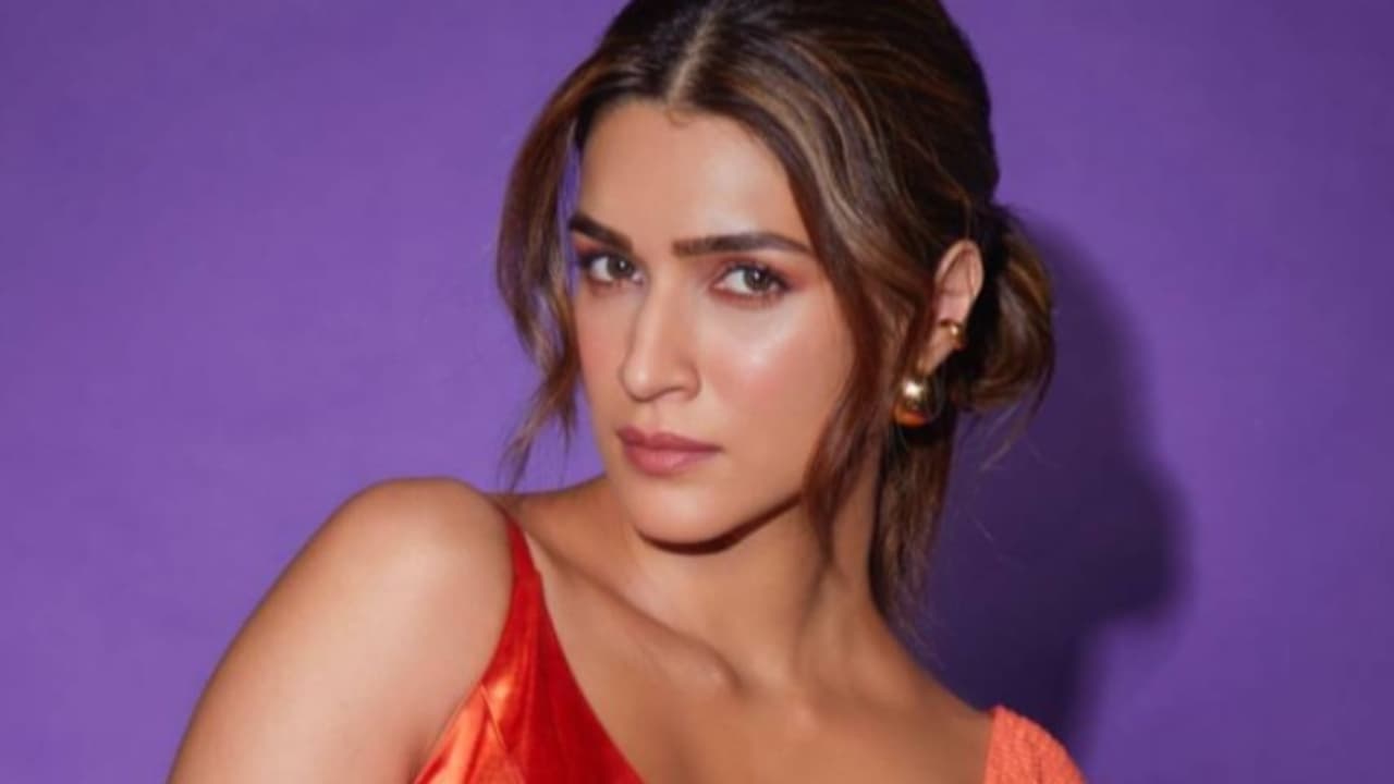 'Not comfortable wearing a two-piece': Cocktail 2 star Kriti Sanon's ...