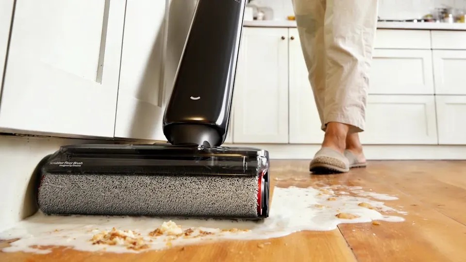 7 things you're cleaning with vinegar that you are actually ruining