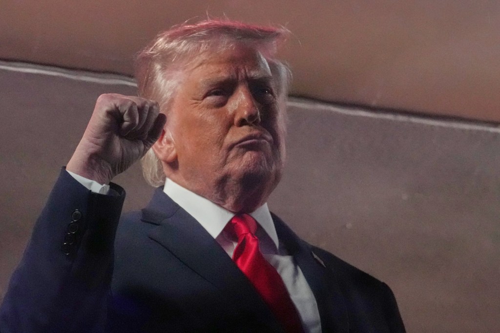 Trump booed at by crowd during New York basketball match