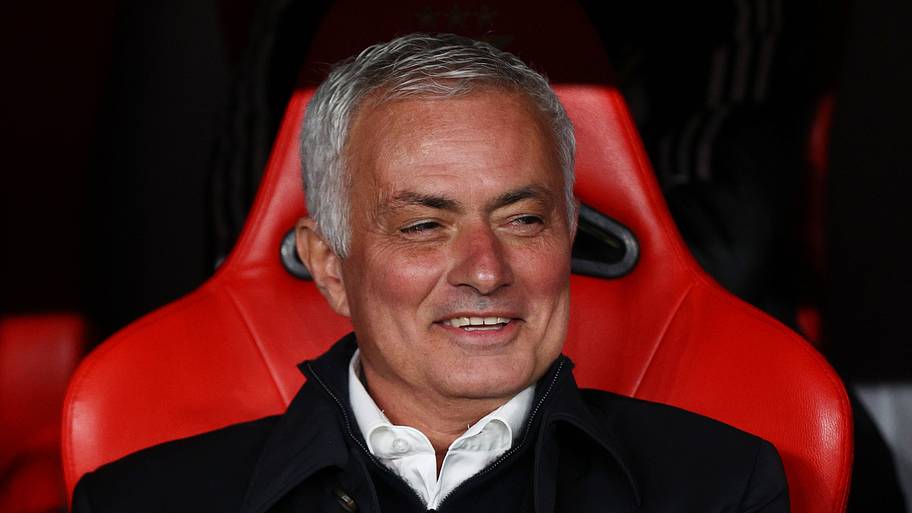 Jose Mourinho hands Manchester United huge transfer blow