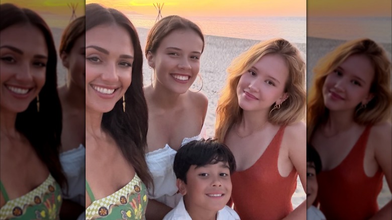 10 pics of Jessica Alba and her daughters that prove they're growing up ...