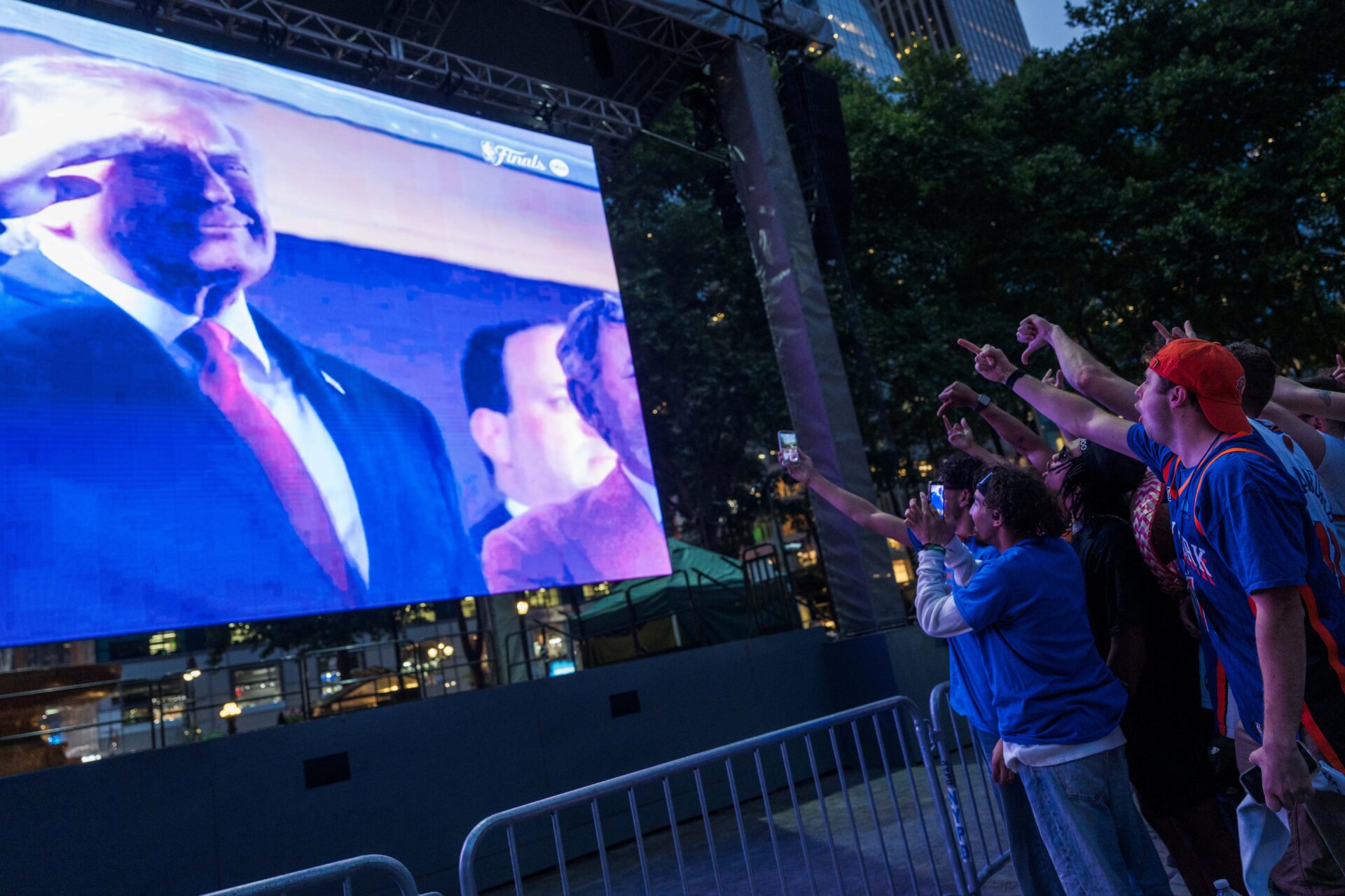 Awkward moment for Trump: Knicks fans make their feelings clear