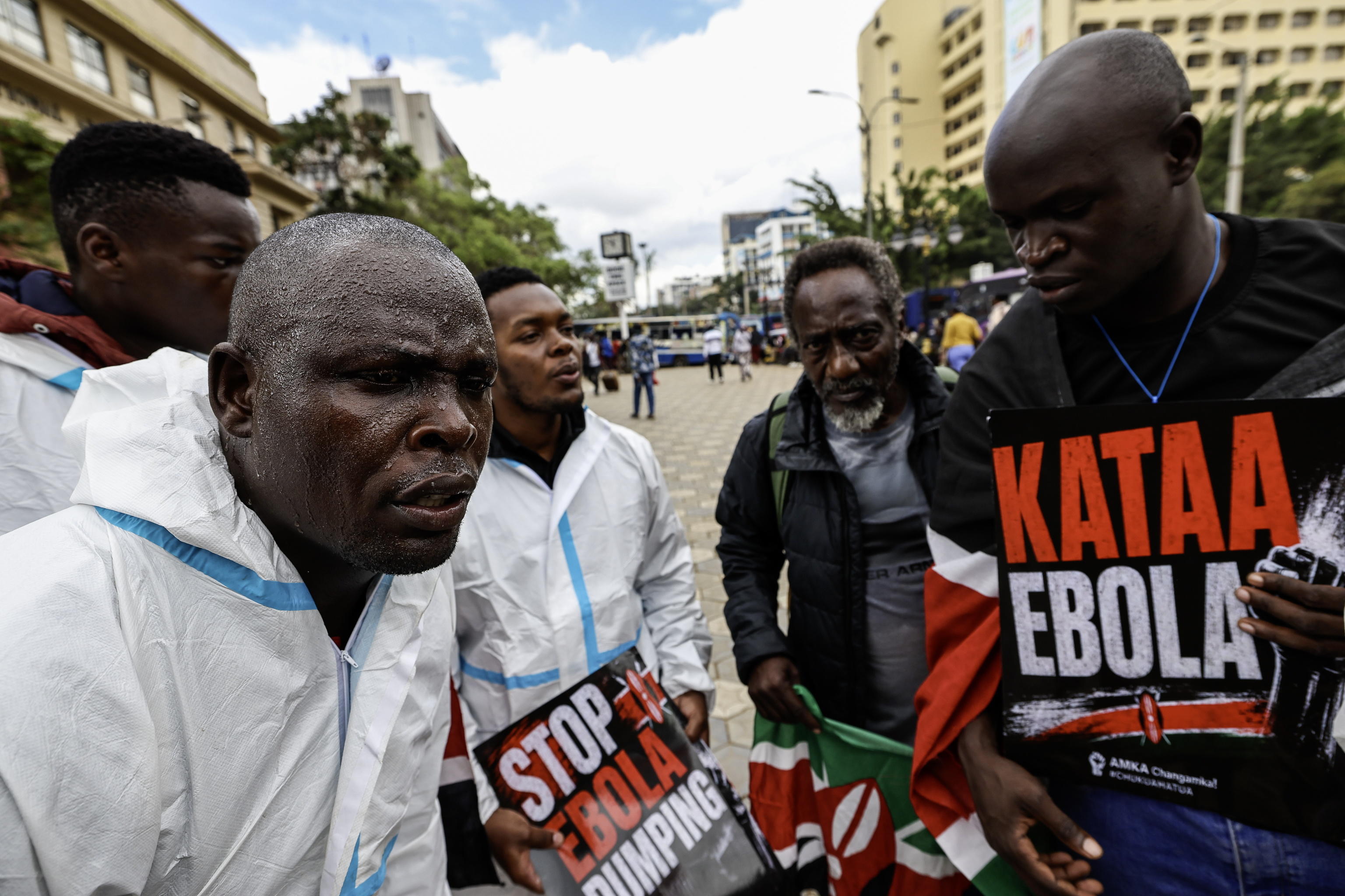 Kenya, arresti e lacrimogeni in nuove proteste contro il centro ebola USA