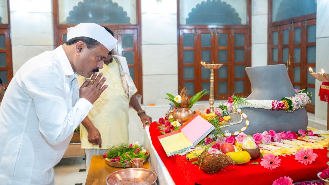 In photos, Lalbaugcha Raja Mandal performs muhurta pujan for ...