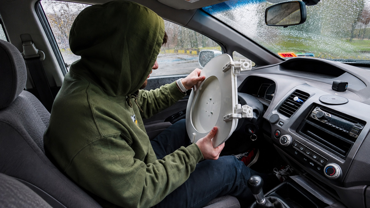 Can a car drive with these strange steering wheels?
