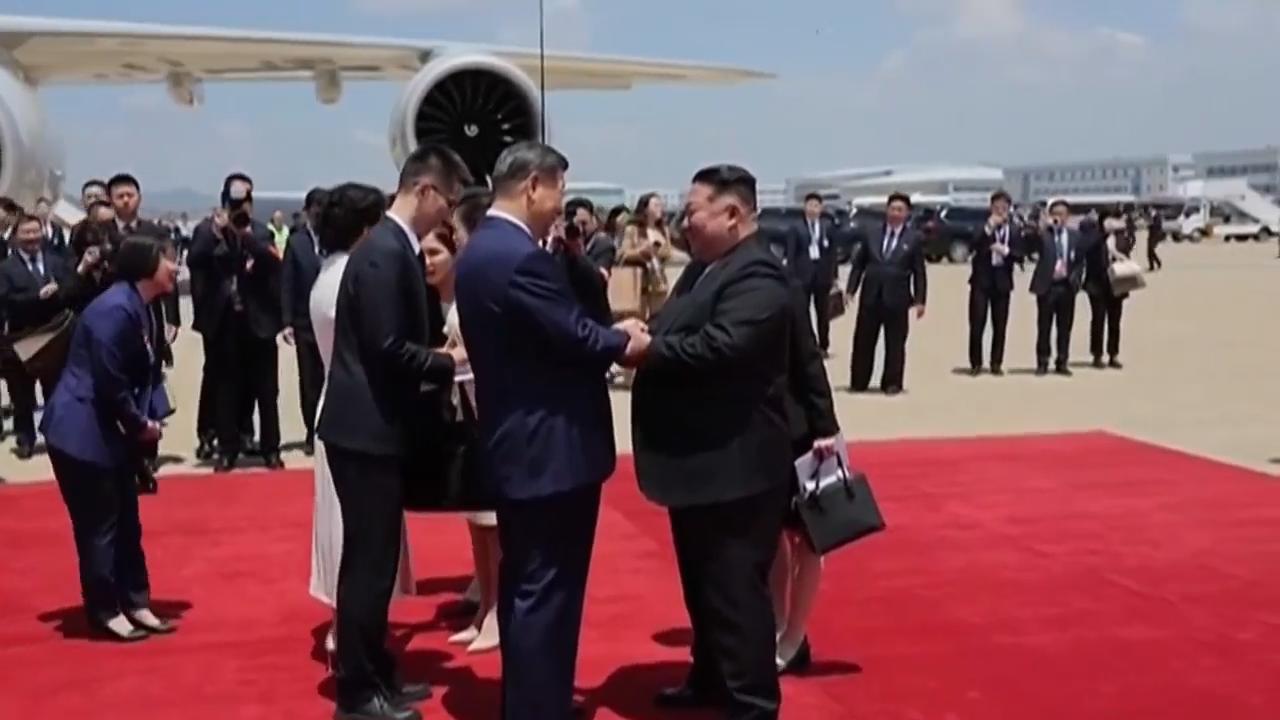 North Korean state TV shows leader Kim Jong Un welcoming Chinese ...