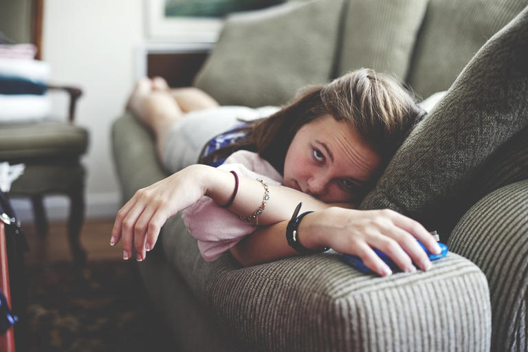 Adolescenti tra iperconnessione, ansia da prova costume e noia: 10 ...