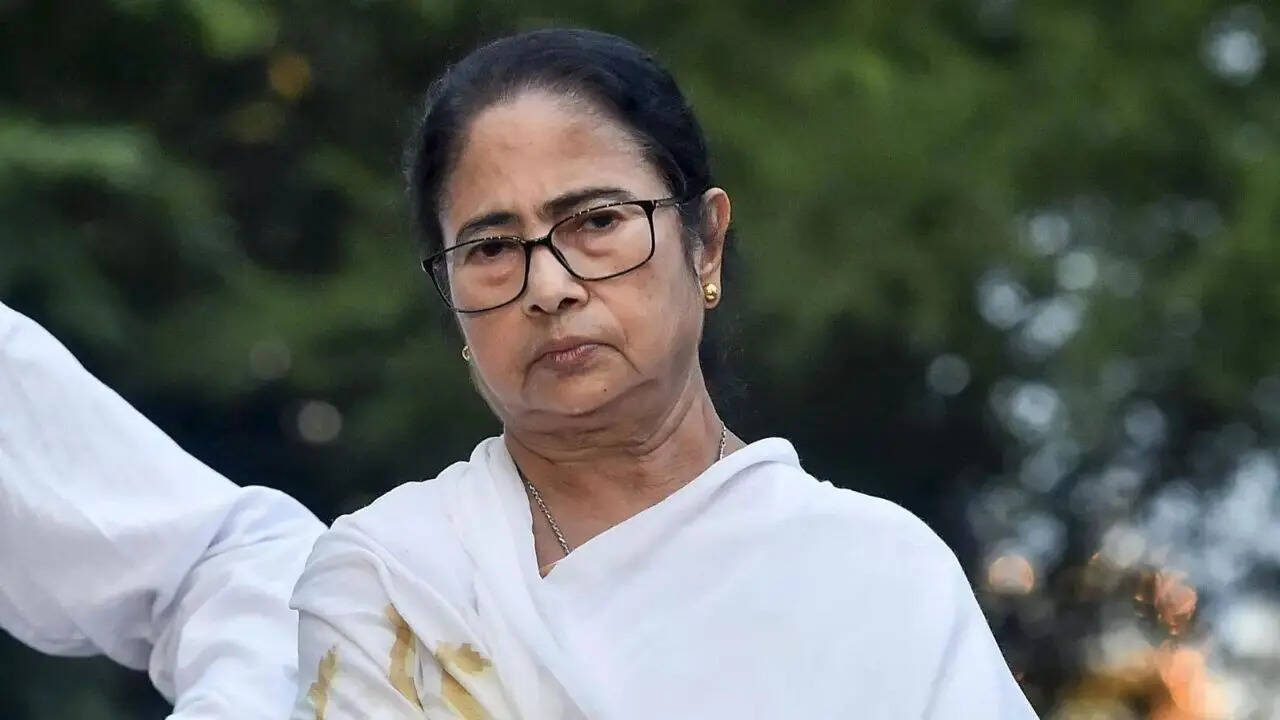 West Bengal: CID reaches Mamata Banerjee's residence in signature ...