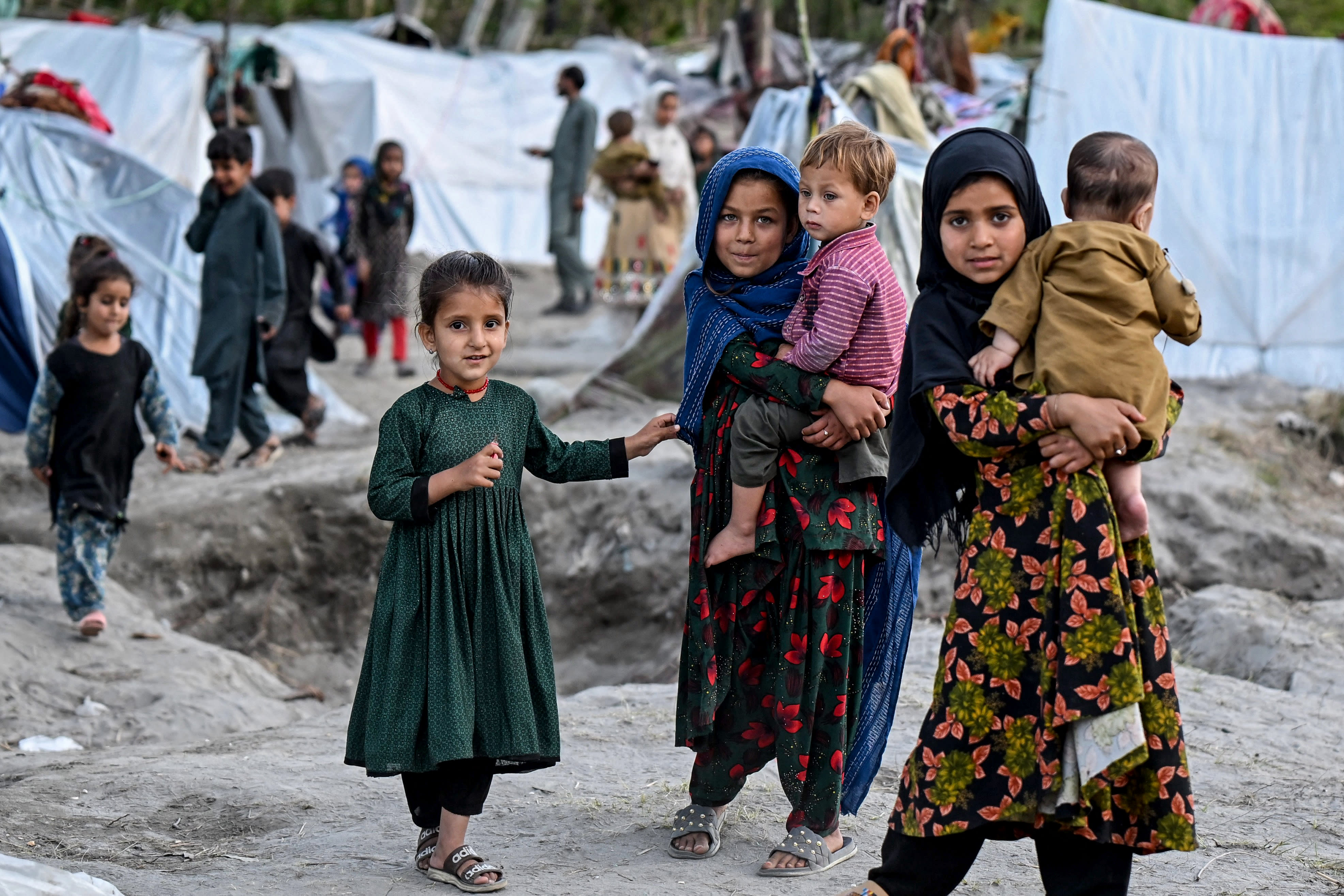 Taliban official kills Iranian-Kurdish mother and daughter after failed ...
