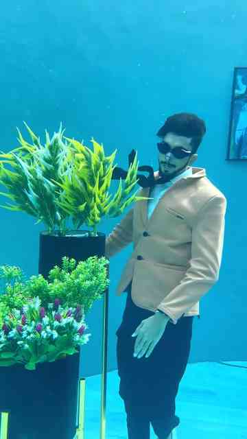 Behind the scenes of an underwater dance