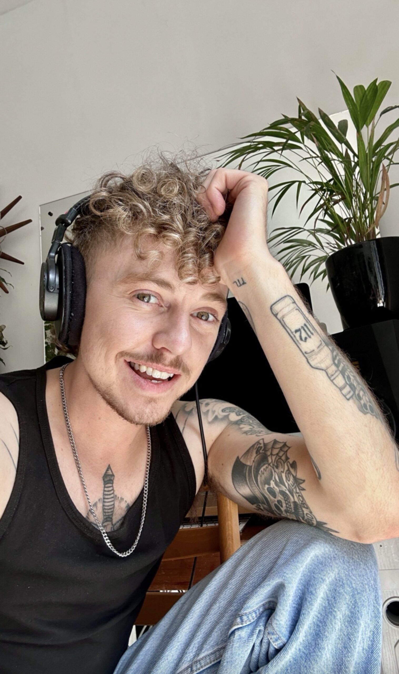 Transgender singer performs duet with pre-transition self