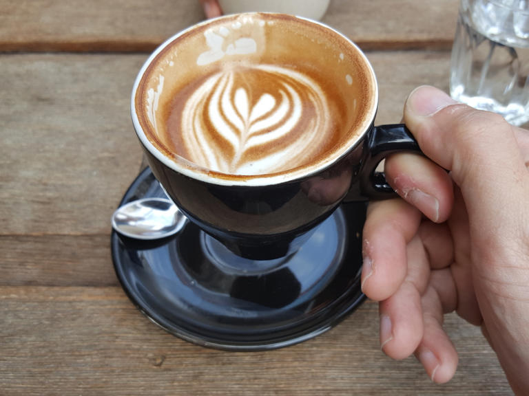 Adeus cafeteria: esse chococino caseiro fica cremoso, intenso e muito ...