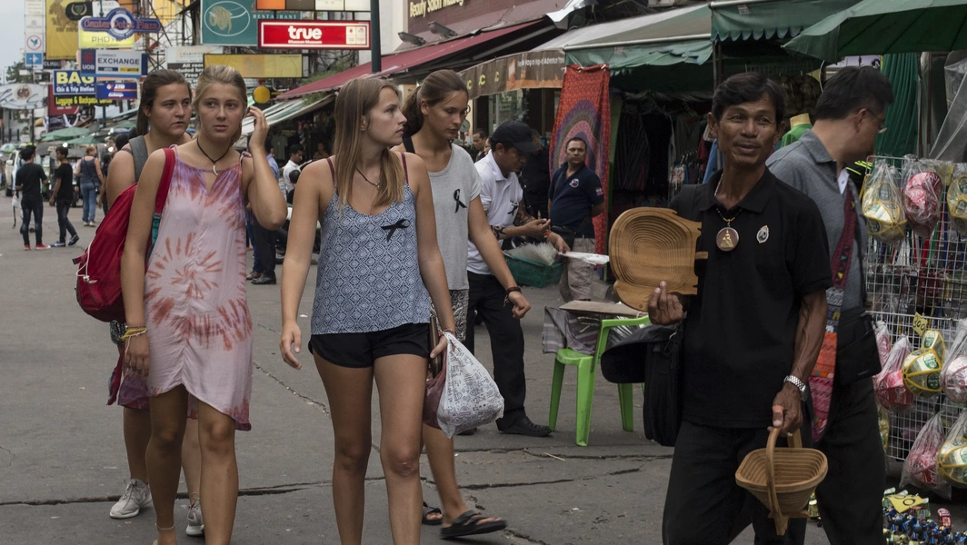 Thai locals’ surprise at polite tourist sparks etiquette debate