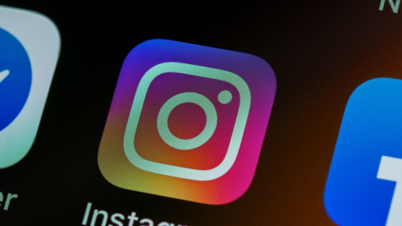 You can now rearrange Instagram posts with a simple drag and drop