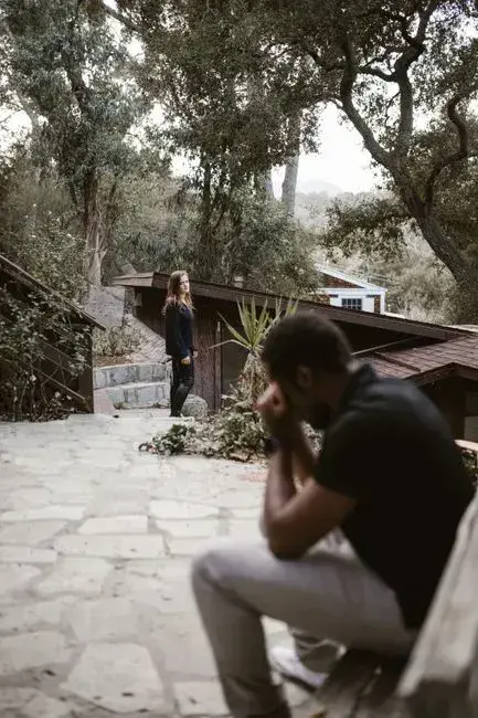 6 early warning signs your relationship is slowly falling apart