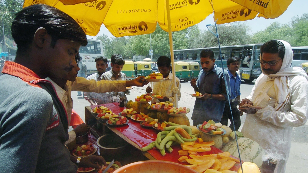 Experts highlight heightened street food safety risks in summer