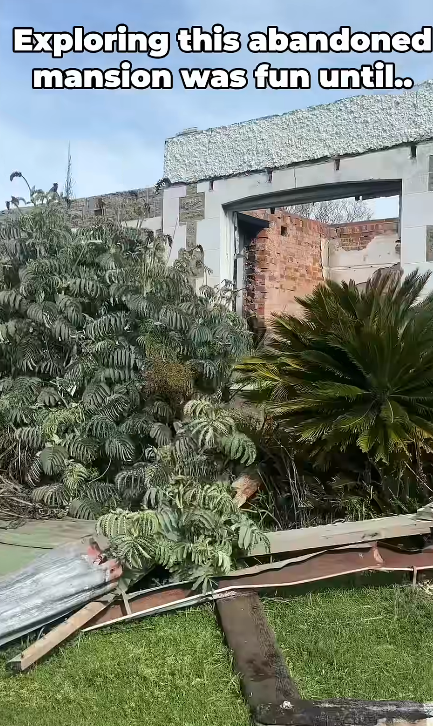 Creepy and forgotten mansion tour