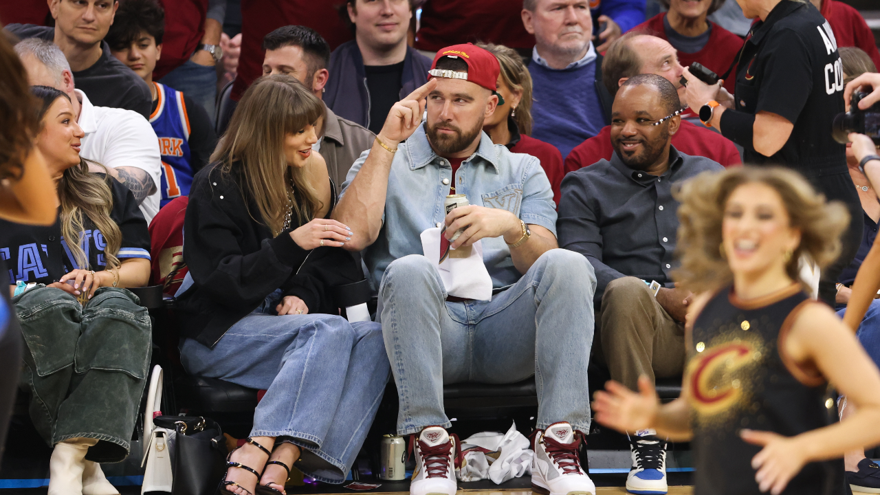 $2B pop icon Taylor Swift chooses Chiefs’ Kelce over Hollywood friends