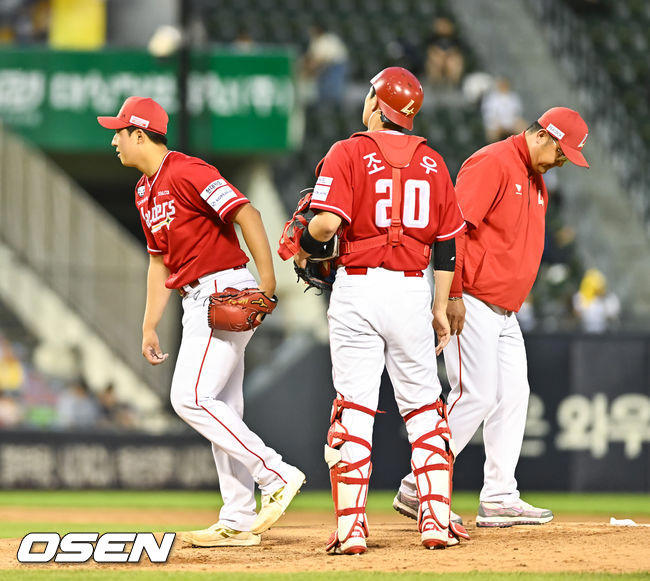 3.2이닝 5실점 교체되는 SSG 선발 김민준