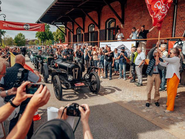 PS-Speicher: 220 historische Fahrzeuge starten zur Rallye durchs ...