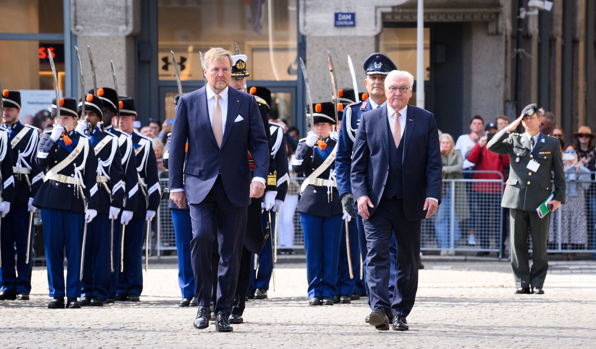 World Cup jibes as Dutch king welcomes German president on state visit
