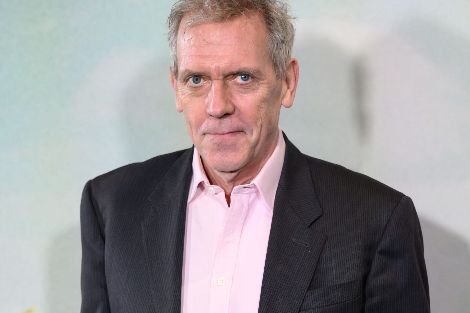 Hugh Laurie vapulea (lingüísticamente) a una periodista que critica 'House'
