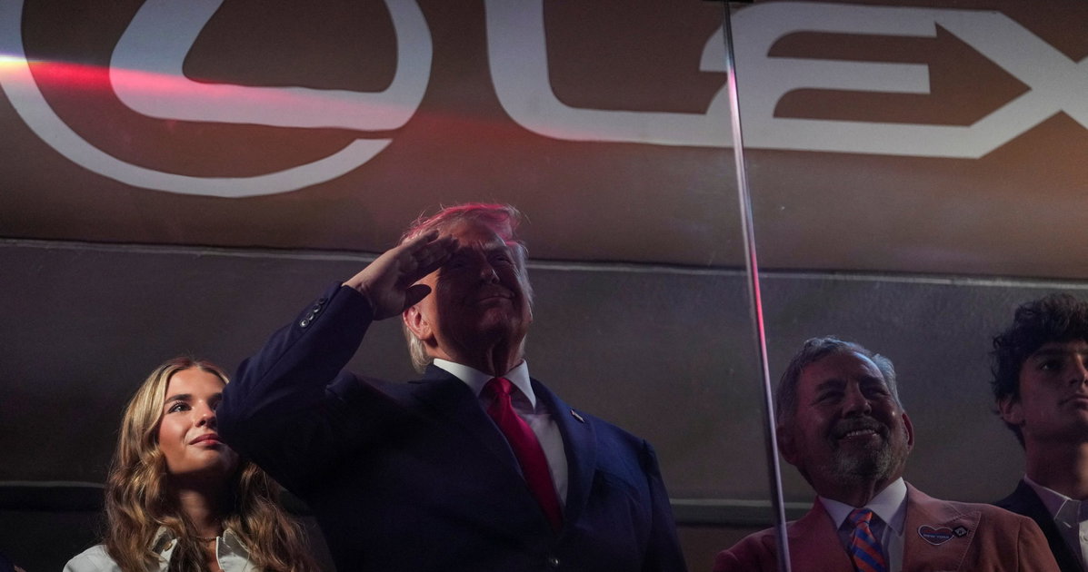 Completely out of his mind: Trump claims chorus of boos at Knicks game ...