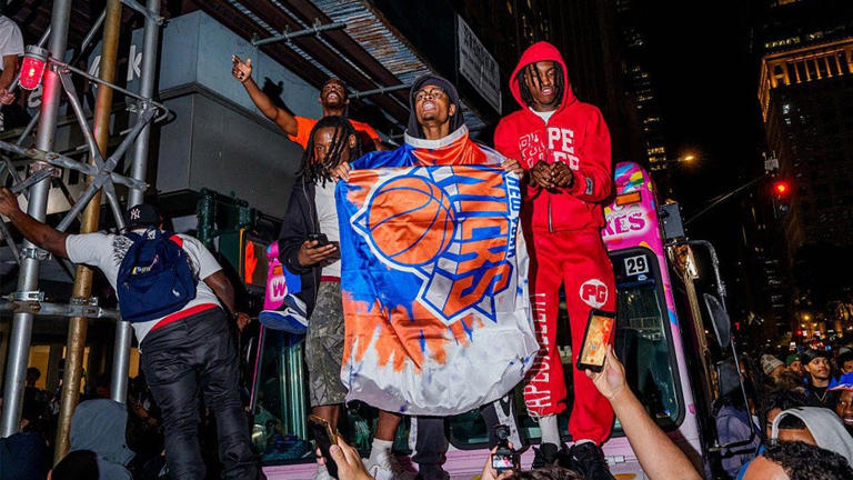 Knicks watch party turns ugly as massive brawls break out, pepper spray ...