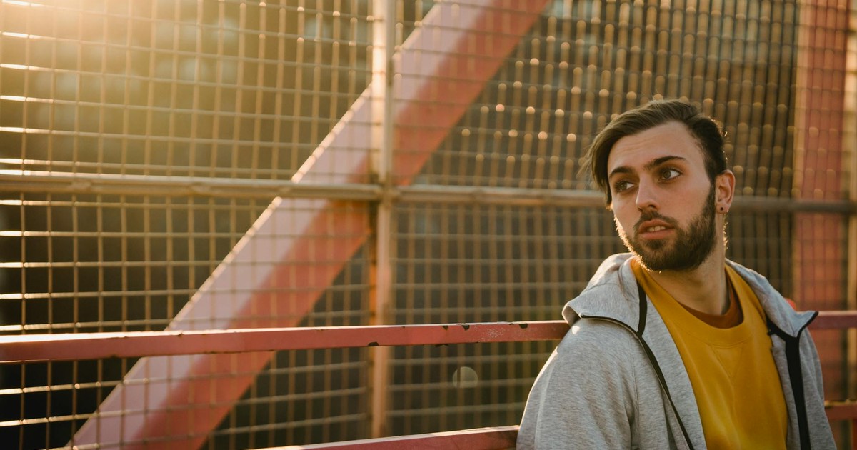 13 signs your relationship is running on the bare minimum
