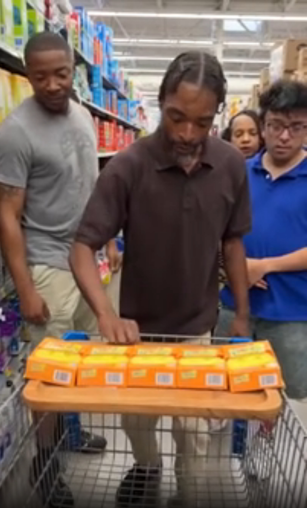 Sponge prize game makes people smile