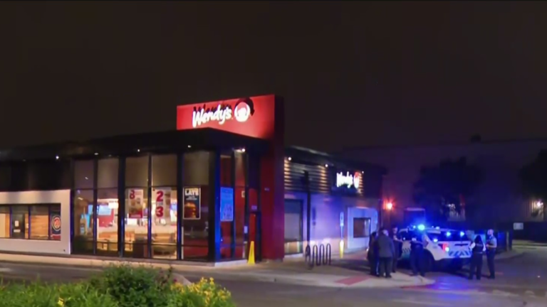 Police investigating 3 fast food restaurant robberies in Chicago overnight