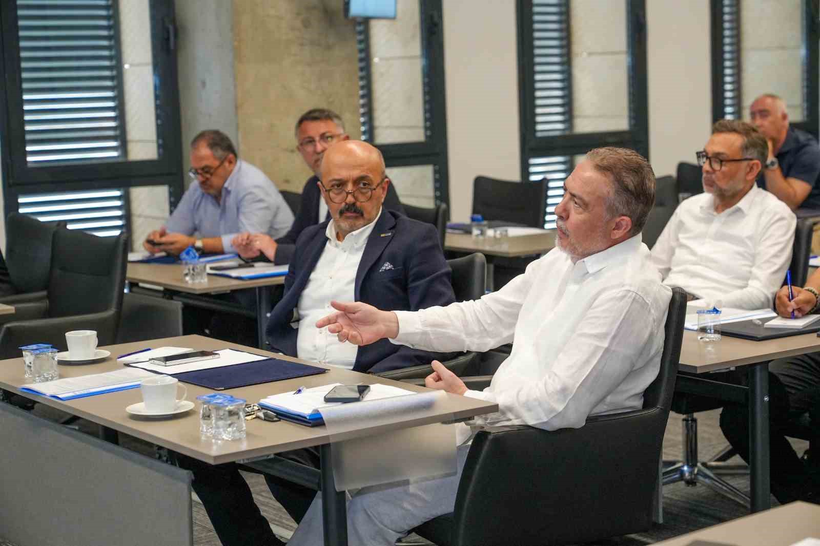 DSO Başkanı Kasapoğlu; "Sanayinin katkı vermediği büyüme sürdürülemez"
