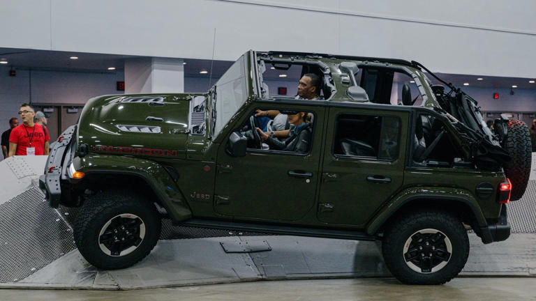 Stellantis recalls 1 million Jeep vehicles: Overheating can trigger fire