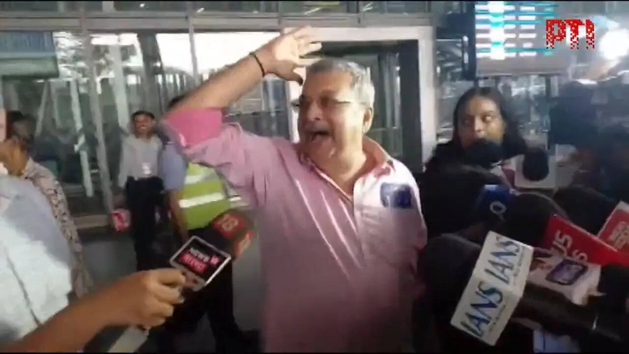 Watch: TMC MP Kalyan Banerjee heckled with 'chor chor' chants at ...