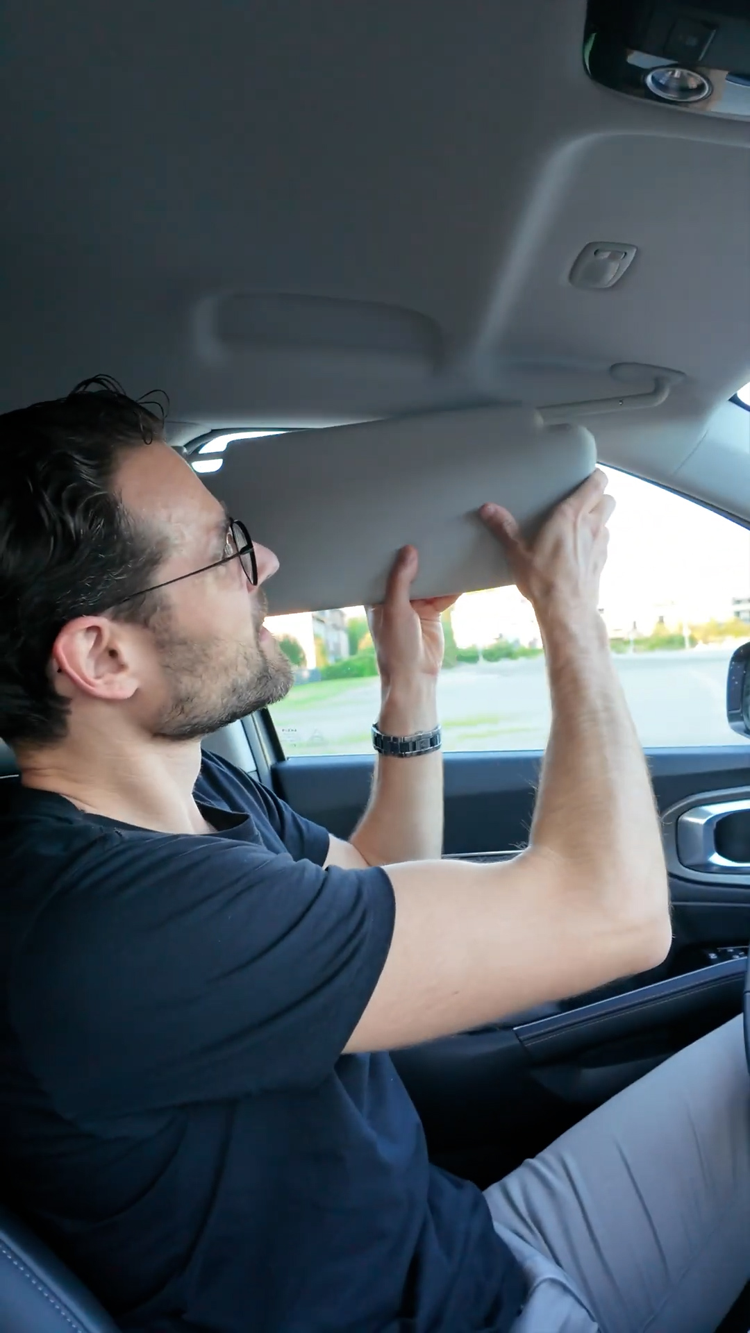 How effective is this sunvisor at blocking sunlight?