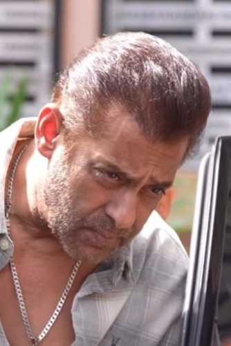 Salman Khan gets emotional & breaks down at close family friend's ...