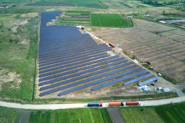 Huge Oregon solar farm advances as critics warn farmland and wetlands ...
