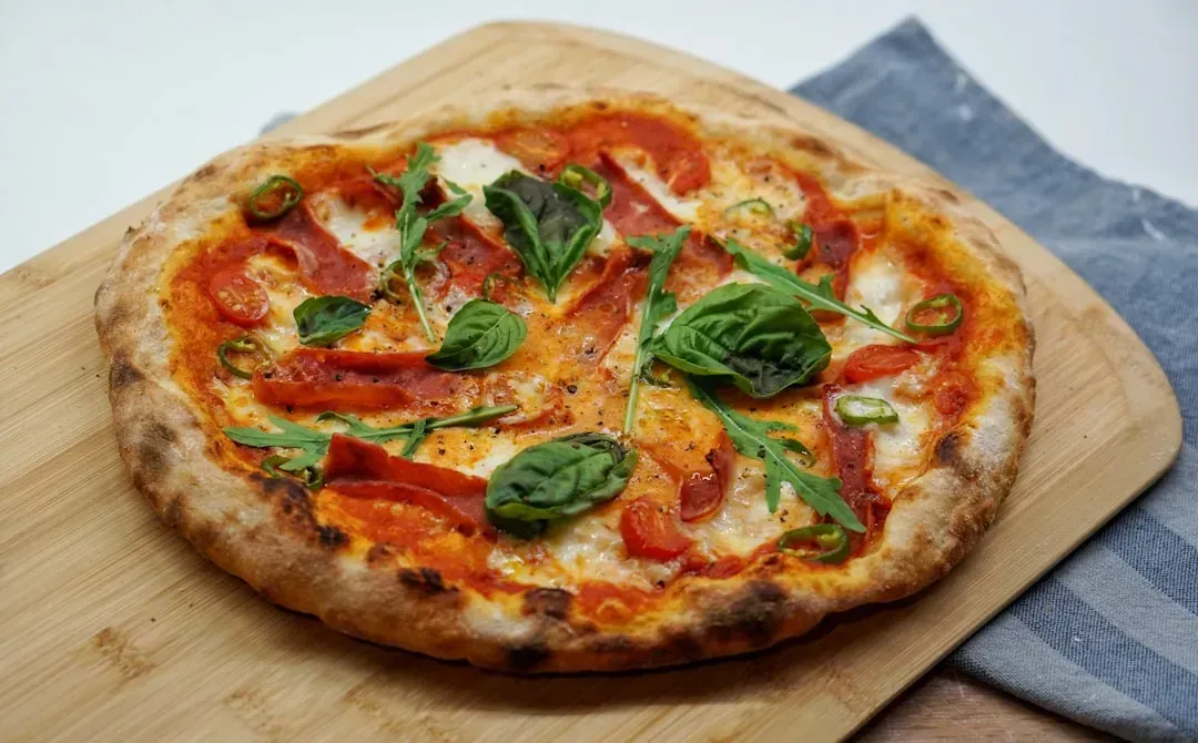 8 unspoken pizza etiquette rules you're probably breaking, according to ...