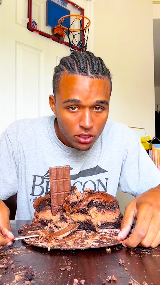Eating a 19,000 calorie cake 🎂