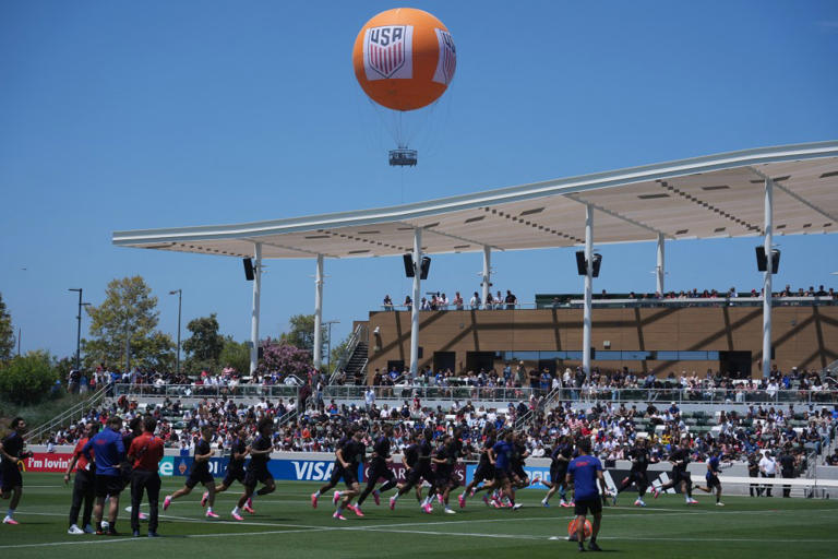 Inside the 'amazing' scenes that greeted USMNT at World Cup base