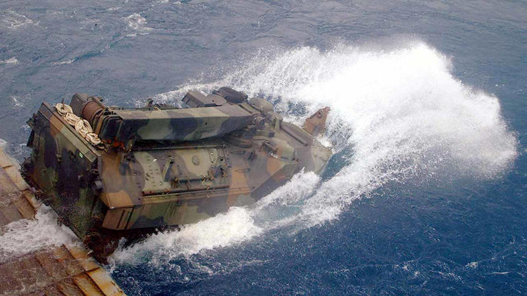 Italy buys 7 AAV-7A1 amphibious vehicles from the US for $30.6 million