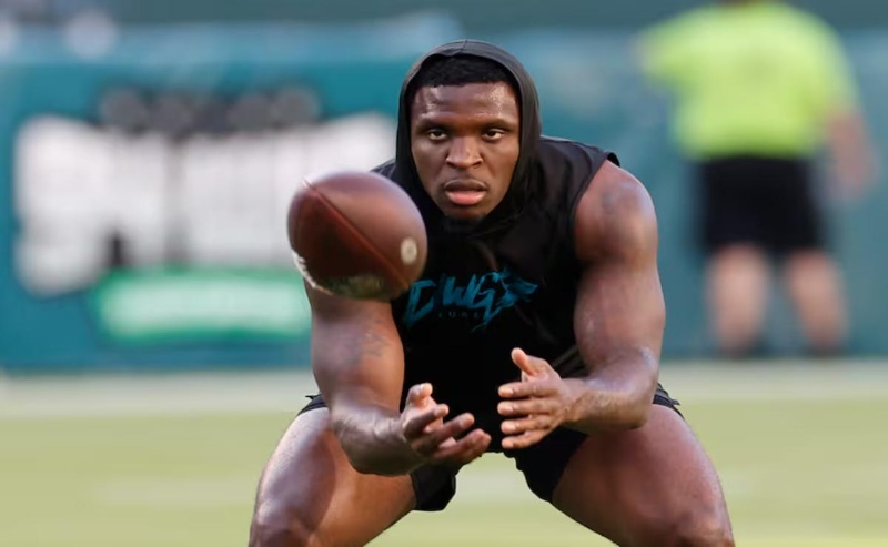 Dolphins take a low-risk gamble on former first-round pick Jalen Reagor ...