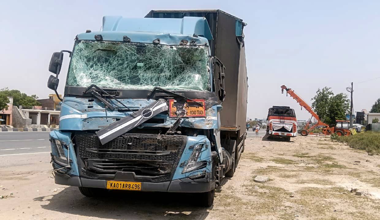 Truck rams pilgrims' bus in Mathura around 24 injured; 7 critical