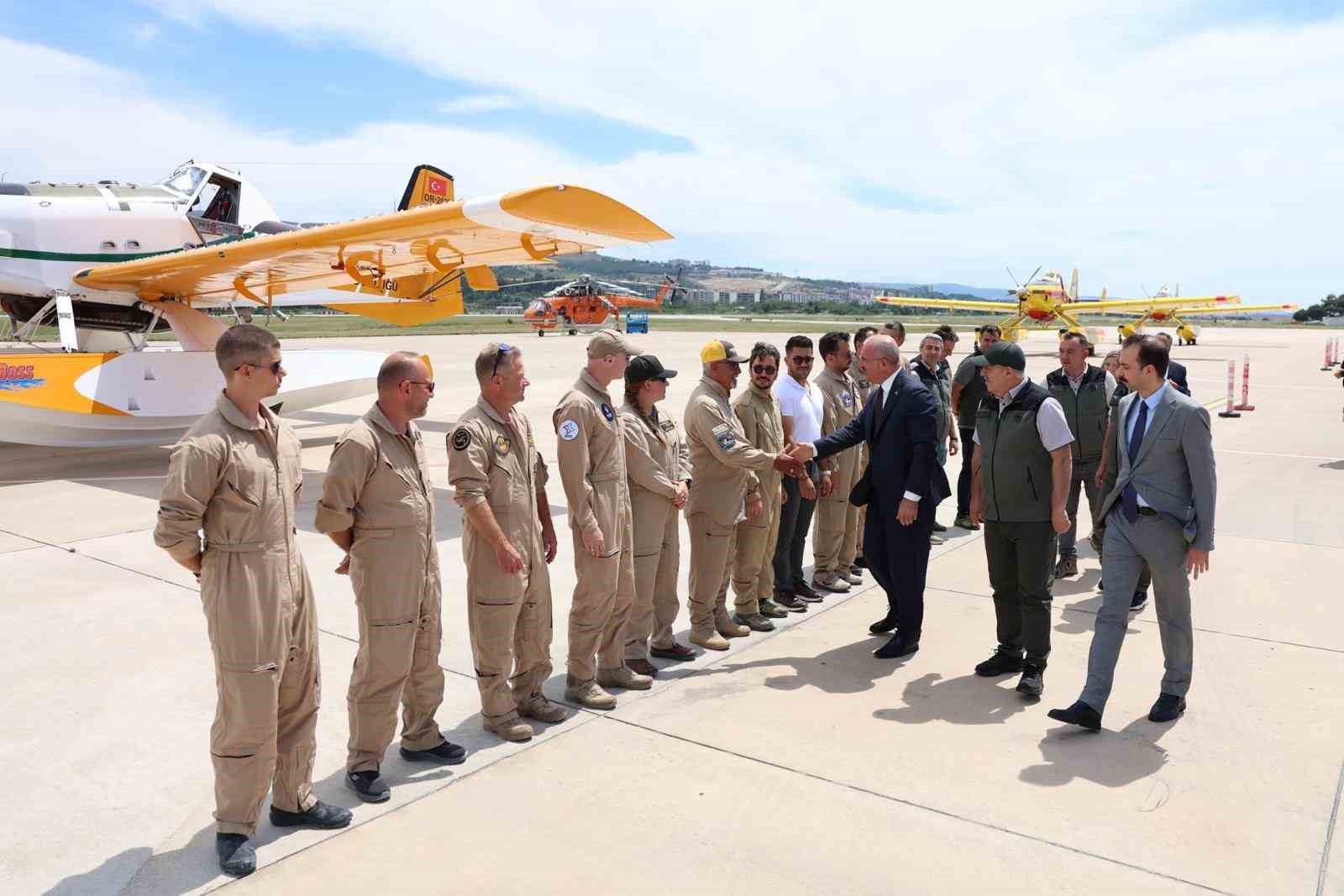 Vali Toraman’dan yangın söndürme uçakları ve helikopterleri pilotlarına ...